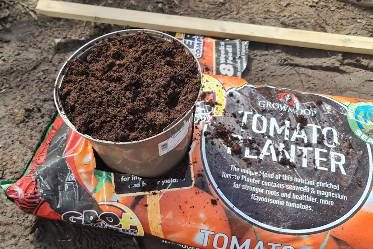 How To Use A Growbag Properly! - Patient Gardener